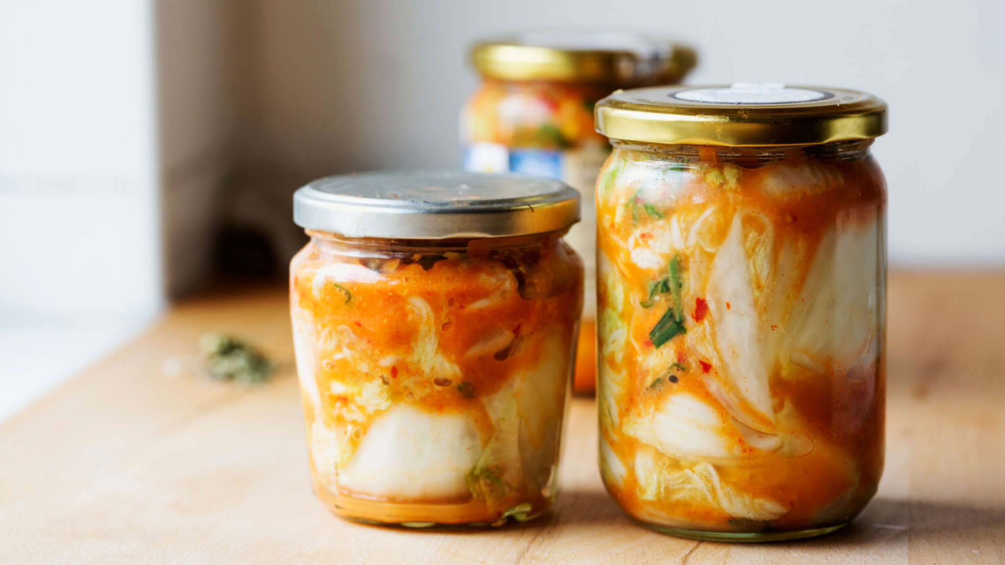 How to store kimchi in the fridge without the smell - The Pine Street